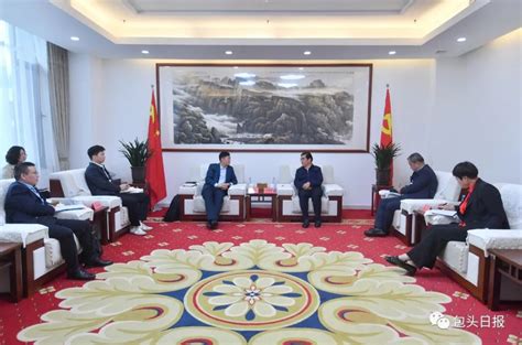 丁绣峰会见世纪金光李百泉