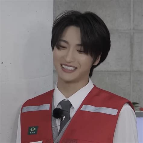 Pin On Ateez Twitter Header Kpop Rapper