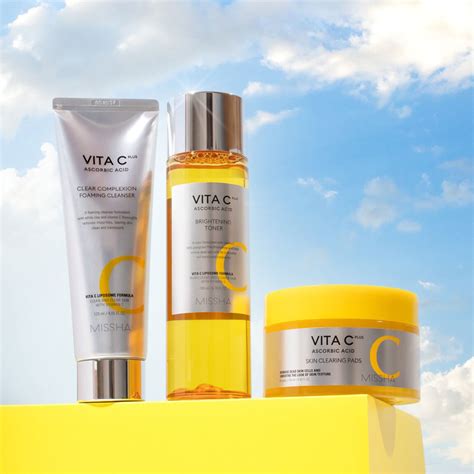 Missha Vita C Plus Clear Complexion Foaming Cleanser 120ml