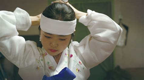 리뷰 ‘시간을 꿈꾸는 소녀 좋은 사람의 시간을 위한 기원