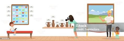 박물관 방문자는 박물관에서 전시를 보고 박물관 수평에 참석 하는 사람들이 벡터 일러스트 레이 션 개념에 대한 스톡 벡터 아트 및 기타 이미지 Istock