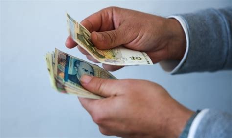 73 от фирмите ще дадат бонуси за Коледа