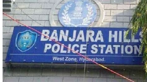 Ias Sandeep Kumar Jha భార్య వేధింపులపై పోలీసుల్ని ఆశ్రయించిన ఐఏఎస్ Case Registered Against Ias