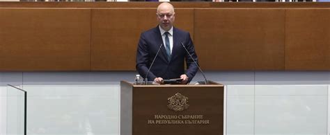 Желязков за Десислава Атанасова Няма процедура за избора й не се изисква юридически опит