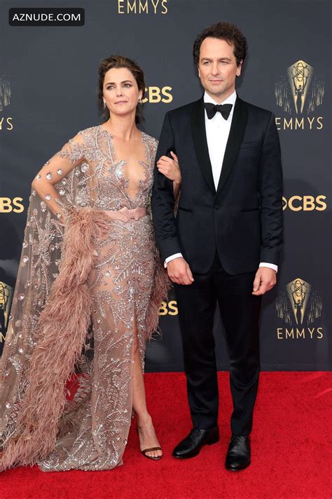 Keri Russell Sexy Shows Off Her Tits At The 73rd Primetime Emmy Awards
