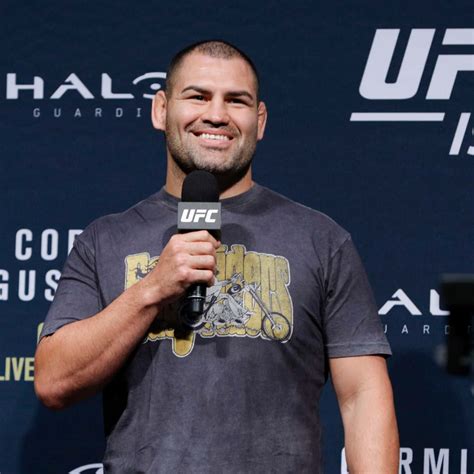 Download American Wrestler Cain Velasquez Ufc Press 2016 Wallpaper