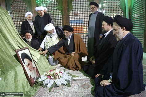 گپ و گفت سید حسن خمینی و سید محمد خاتمی در حرم امامعکس