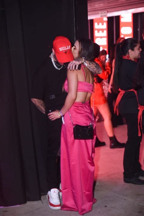 Ex Bbb Larissa Tom Sia Troca Beijos Com Ex De Anitta Em Festa Quem Quem News