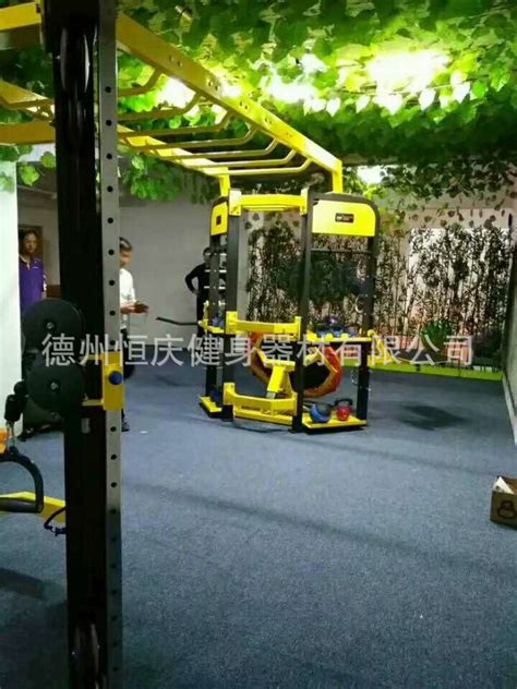 厂家批发健身房小工具运动力量器械健身器材工作室 三角杠铃片架 阿里巴巴