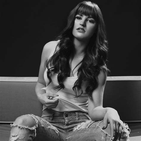 Lisa Marie Smith LIVE BANDS AND ENTERTAINERS STEVE BEYER PRODUCTIONS