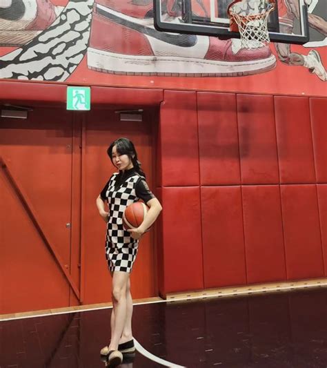 나는솔로 14기 순자 남친 농구경기 관람 미니원피스 입고 응원