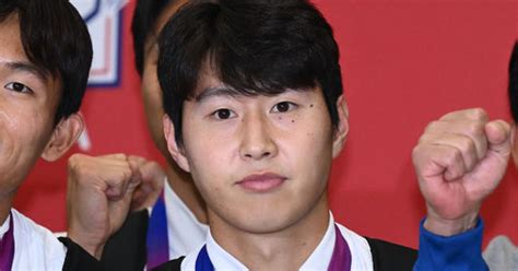 금메달 손에 쥔 이강인 사진