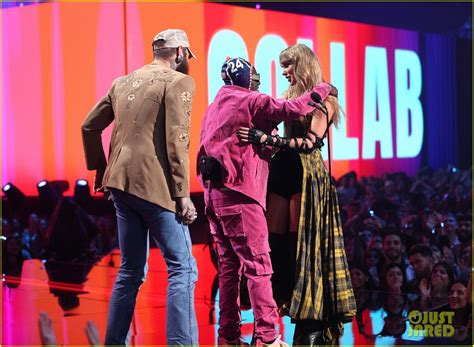 Flavor Flav Apologizes For Staying On Vmas Stage For Too Long During