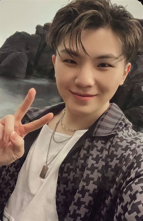 Pin By Jessica On Seventeen Woozi Seventeen Woozi Fnaf Photos