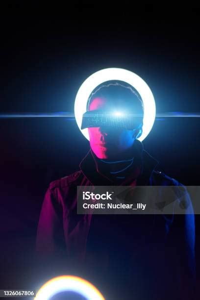 미래의 의상을 입은 남자의 사이버 펑크 스타일의 초상화 도시 전사에 대한 스톡 사진 및 기타 이미지 도시 전사 동슬라브족
