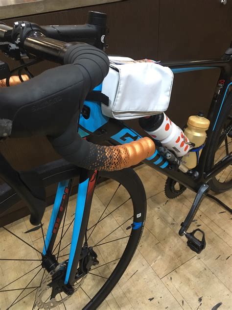 捷安特 三多復興店 金屬色要怎麼搭？ 這樣搭就對啦～～ 現在購買車把帶買 1000元還可以參加抽獎哦！