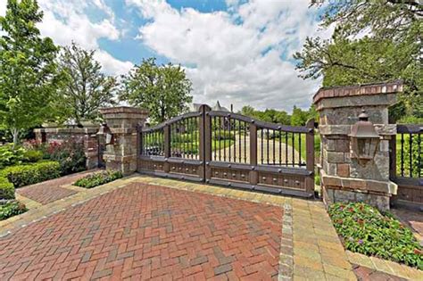 33 Driveway Gate Ideas To Boost Curb Appeal And Security
