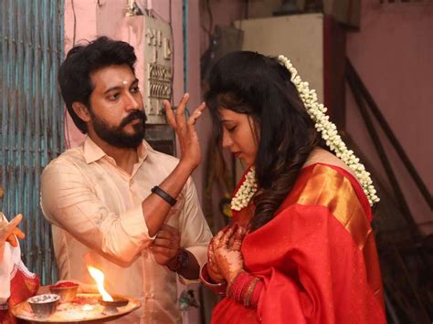 प्रसिद्ध अभिनेत्याने केलं दुसरं लग्न काही तासातच केली पत्नीच्या प्रेग्नंसीची पोस्ट होतोय ट्रोल