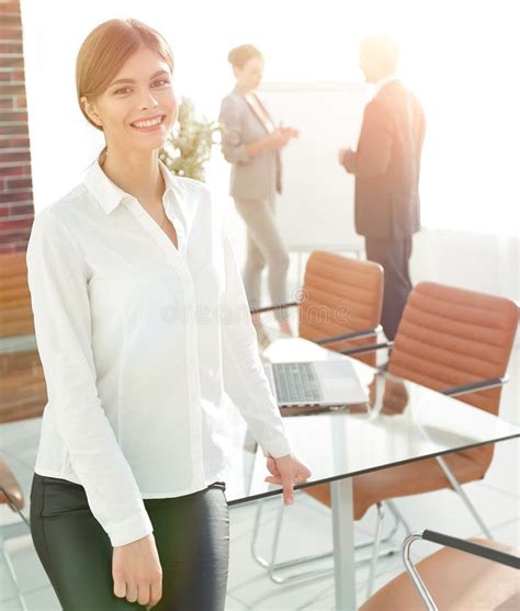 Young Woman Assistant Standing Near Desktop Stock Image Image Of Employment Businesspeople