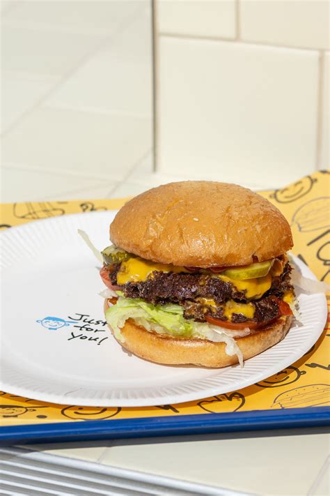 After Four Years Away La Landmark Irvs Burgers Is Back Eater La