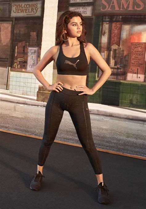 Selena Gomez Scrolller