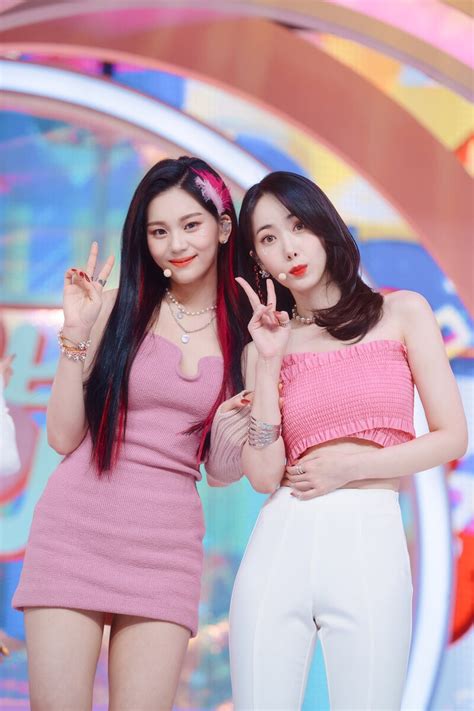 220220 Viviz Bop Bop At Inkigayo Kpopping