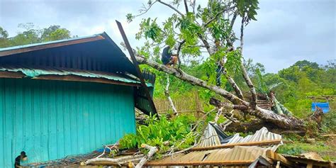 Dvb မိုခါ မုန်တိုင်းဒဏ်သင့် မံစီမြို့နယ် မိုင်ကုန်ကျေးရွာက နေအိမ်များ