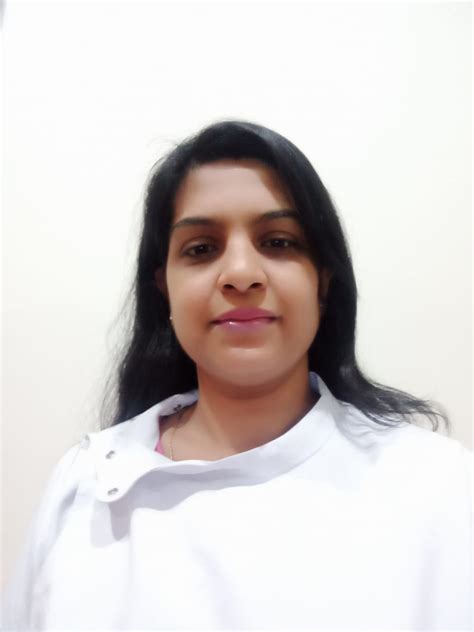 Dr Shipra Jain Best Dentist In Gurgaon Mahavirai Dental And Medical