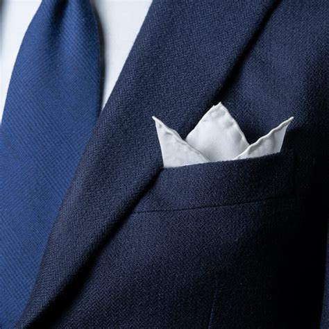 Pocket Handkerchief Ý Nghĩa Cách Sử Dụng Và Tầm Quan Trọng Trong Thời