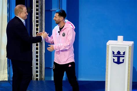 Messi E Inter Miami Muestran Nueva Casaca Y Bautizan Barco Yahoo Noticias