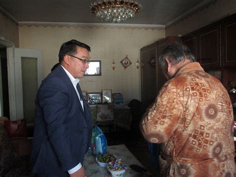 Улс төрийн хилс хэрэгт хэлмэгдэгсдэд хүндэтгэл үзүүллээ