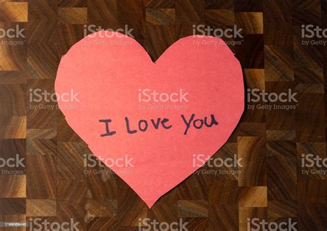 빨간 건설 종이 발렌타인 하트와 함께 사랑해요 아이의 필체로 작성 0명에 대한 스톡 사진 및 기타 이미지 0명 Diy 가위 Istock
