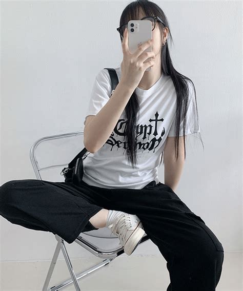 타니 프린팅 라운드넥 반팔티 반소매 티셔츠 루즈핏 스탠다드핏 영문 면 코튼 유니크 빈티지 스트릿 수학여행 수련회 에이블리