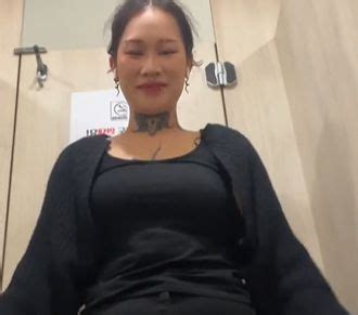 Pakai Baju Serba Hitam Dan Lengan Panjang Pekerja Wanita Ini Masih Kena Tegur Atasannya Dream