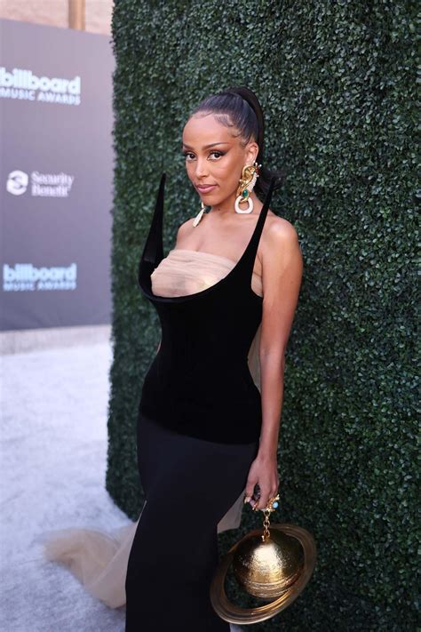 Doja Cat Slams Critics Of Her Shaved Head Go F—k Yourselves