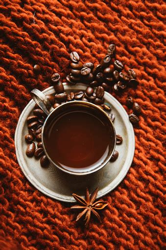 커피와 커피 콩과 니트 스카프에 아니스 스타와 커피로니켈 커피 커플 0명에 대한 스톡 사진 및 기타 이미지 0명 계절 구도 Istock