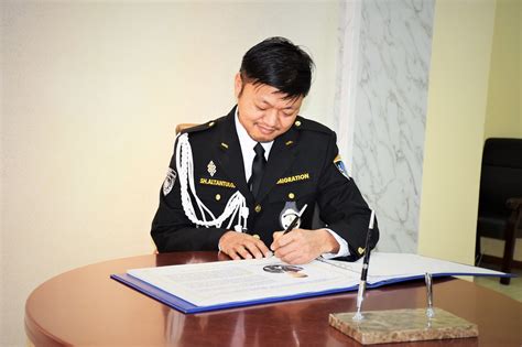 Алба хаагч та бүхэндээ ажлын амжилт хүсье