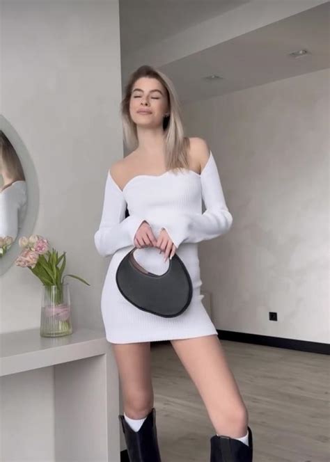 Сукня — ціна 900 грн у каталозі Короткі сукні Купити жіночі речі за доступною ціною на Шафі