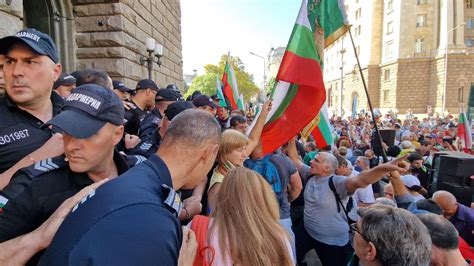 Протест пред НС Парламентът е нелегитимен Новини бг