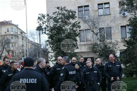 МВР да охранява всички териториалните поделения на Държавната агенция за бежанците реши