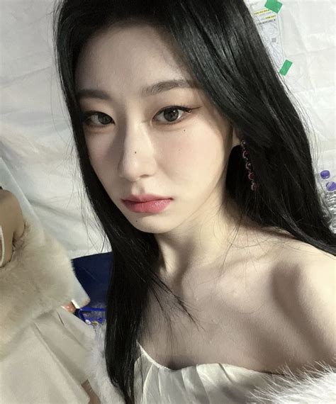 ITZY BUBBLE〆 on Twitter Itzy Pretty hairstyles Pretty people