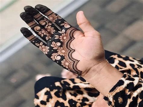 आपके हाथों पर खूब जचेगी मेहंदी के ये खूबसूरत डिजाइन्स Mehndi Design