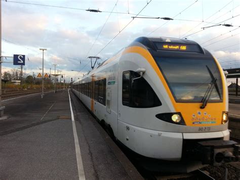 무료 사진 기차역 철도 모 데르 기차 플랫폼 교통 도시 지역