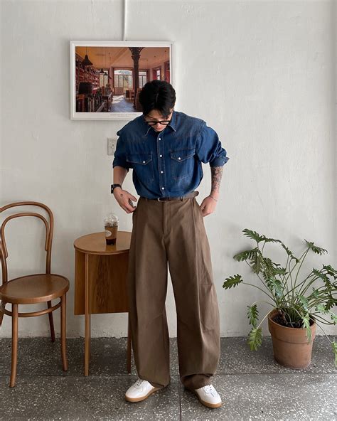 이경준 유얼마인드 코디추천 남자쇼핑몰 커브드 크랙 벌룬 데님 와이드 느좋 팬츠 And 유행없는 커브드 핏으로 팬츠 하나로 룩에 포인트 주기 좋으며 은은한 크랙