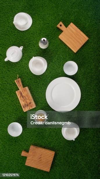 잔디밭에서 요리 녹색 배경에 요리 피크닉 개념입니다 공간 맨 위 뷰를 복사합니다 플랫 레이 이야기 공란에 대한 스톡 사진 및 기타 이미지 Istock