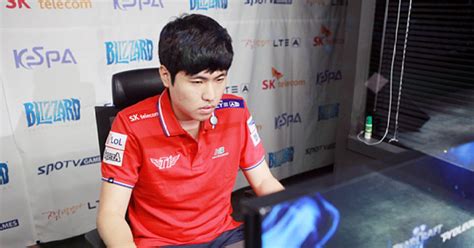 [skt 프로리그]저그 원탑 어윤수 선봉 대결에서 조성주 제압