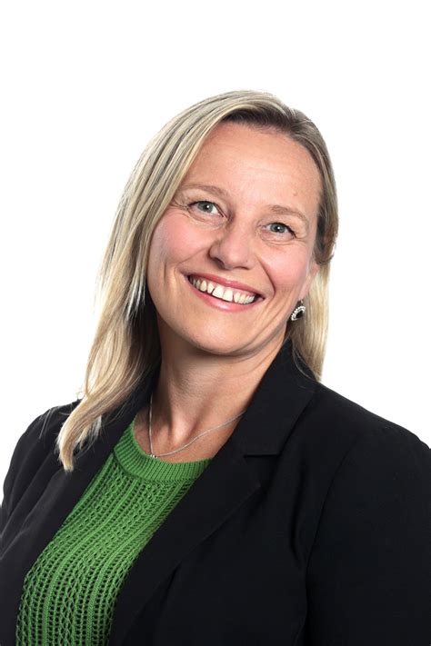Dr Rebecca Moore Healthed