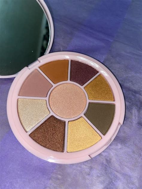 Палетка теней — цена 131 грн в каталоге Тени для век Купить товары для красоты и здоровья по