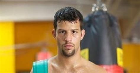 Um Novo Michael Oliveira Estadão