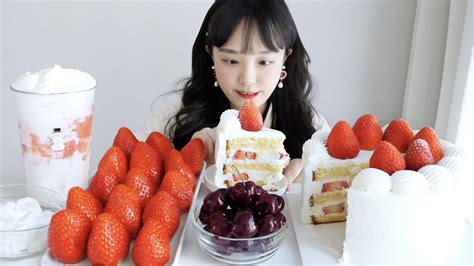 생크림 딸기🎂🍓딸기 케이크 먹방 겨울이 행복한 이유는 딸기야 과일 디저트 먹방 D Youtube